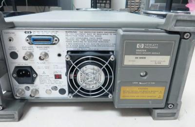 中国 HP Agilent 8562E ポータブルRFスペクトラムアナライザ 13.2 GHz スペクトラムアナライザ 販売のため