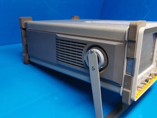 HP Agilent 8562EC Spectrum Analyzer display close-up