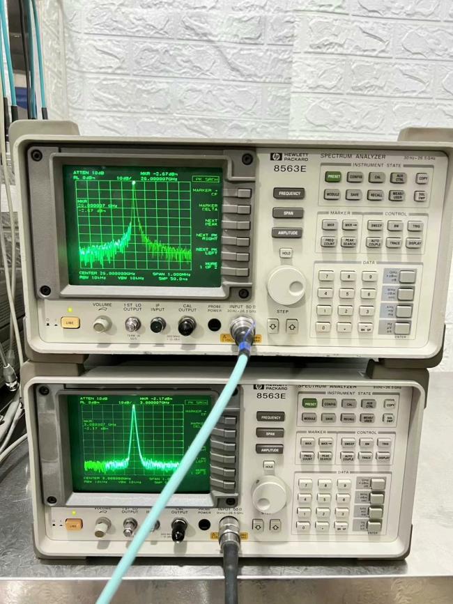 Side view of HP Agilent 8563E showing port connections
