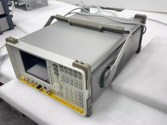 Agilent HP 8563EC display close-up