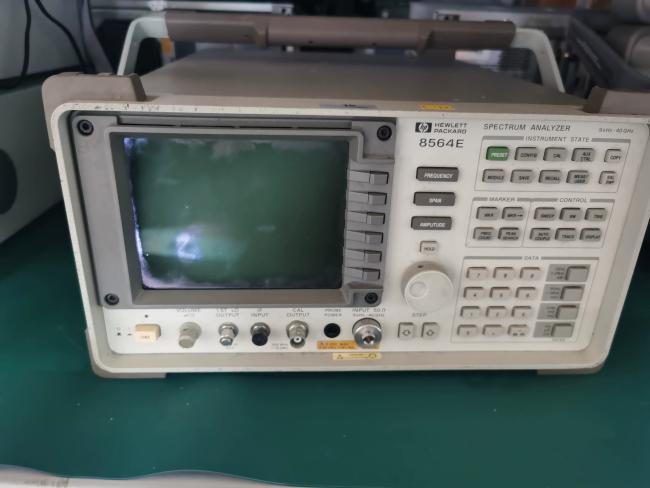 Side view of HP Agilent 8564E showing port connections and ventilation