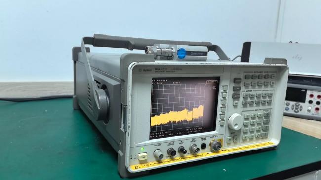 Agilent 8564EC Spectrum Analyzer side view