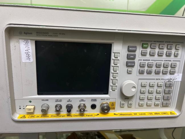Close-up view of Agilent 8565EC Spectrum Analyzer interface