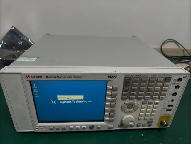 Side view of Keysight/Agilent N9020A showing ports and connections