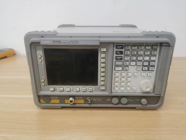 Agilent E4404B Spectrum Analyzer side view