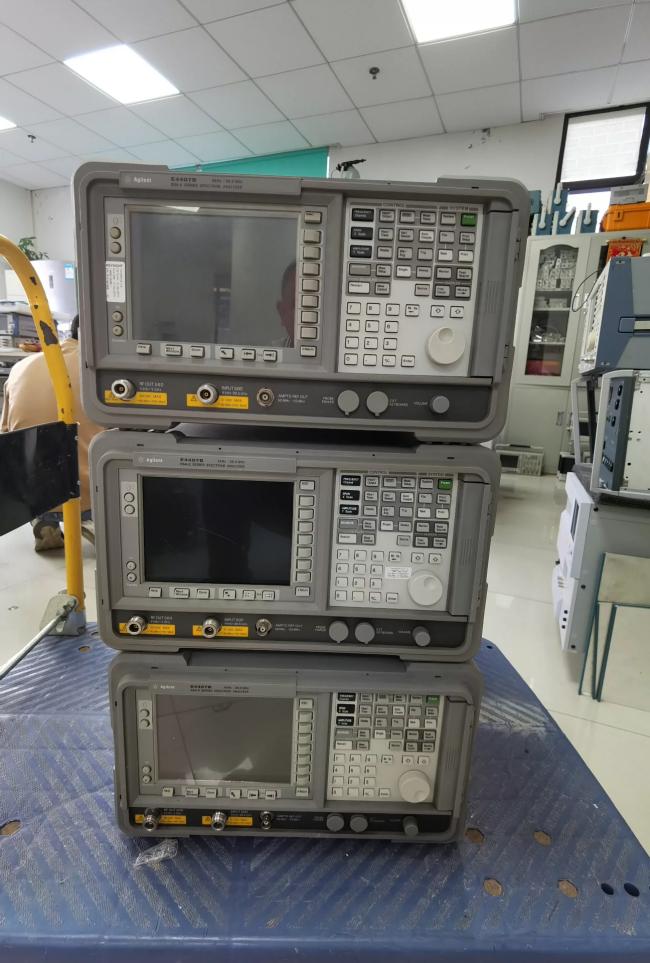 Agilent E4407B Spectrum Analyzer side view