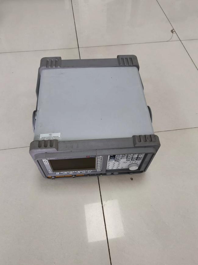 Keysight Agilent E7405A side view showing ports and connections