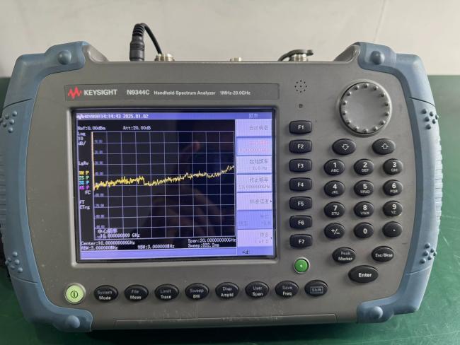Side view of Agilent N9344C showing port connections