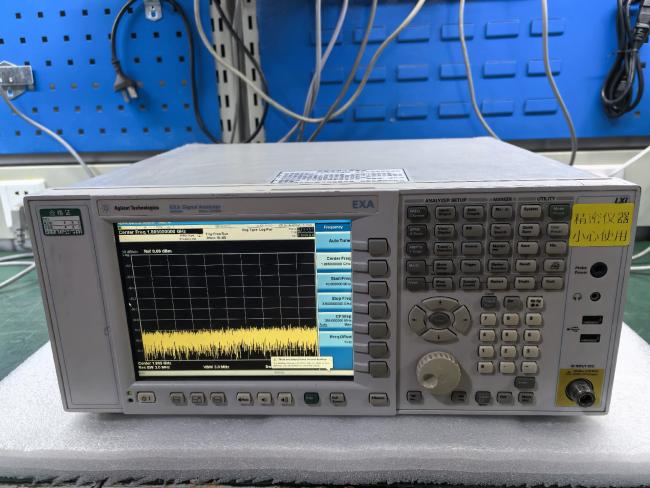 Side view of Keysight N9010A EXA showing ventilation