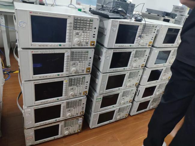 Keysight N9000A CXA Signal Spectrum Analyzer side view