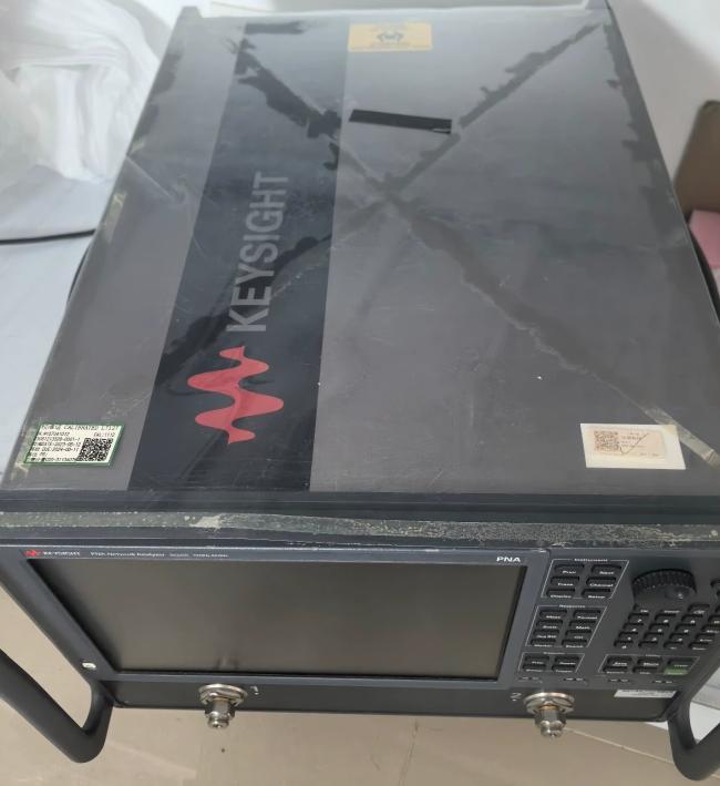 Agilent Keysight N5225B Network Analyzer display close-up