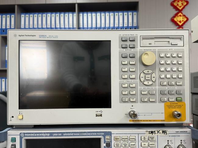 Side view of Agilent E5062A showing ventilation and ports