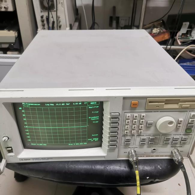 Close-up view of Agilent 8714ET control panel