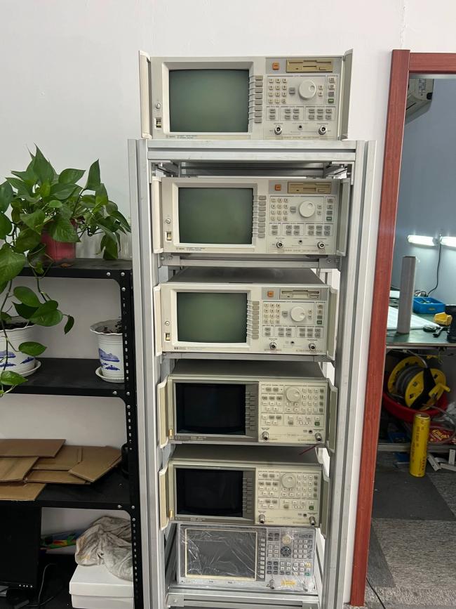 Side view of Agilent 8714ET showing ports and connections