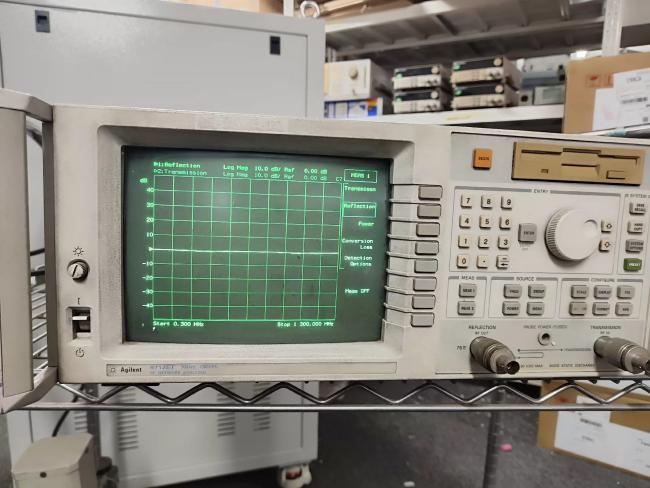 Agilent 8712ET close-up view showing connectors