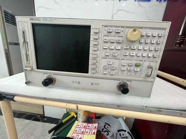 HP Agilent 8722D Vector Network Analyzer close-up view