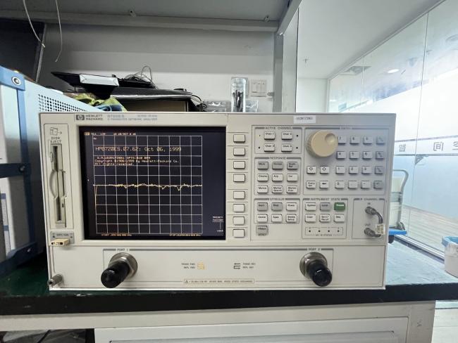 HP Agilent 8720ES close-up view