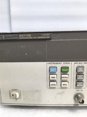 中国 合成されたスウィート CW RF 信号生成器 HP Agilent 83711B 2 GHz 20 GHz 販売のため