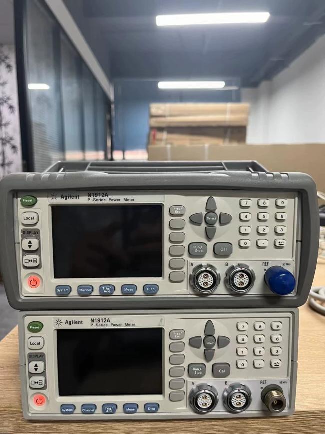 Agilent N1912A Power Meter close-up of measurement display