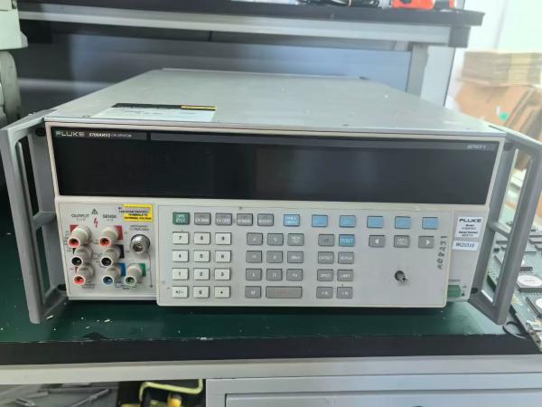 Quality High Accuracy Multifunction Calibrator Fluke 5700A 1100 V / 2.2 A for sale