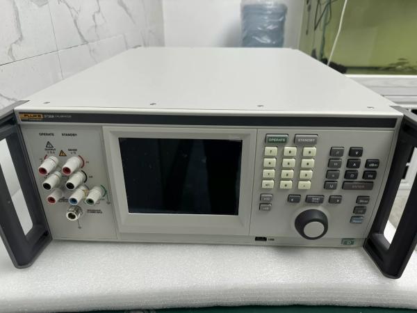 Quality 1100 V / 2.2 A Ultra High Accuracy Multi Function Calibrator Fluke 5730A for sale
