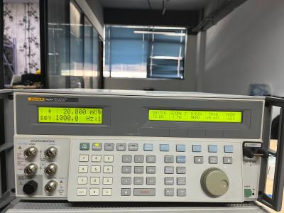 China 600 MHz 2.1 GHz Opt Oscilloscope Calibrator Fluke 5820A Used Multifunction Calibrator for sale