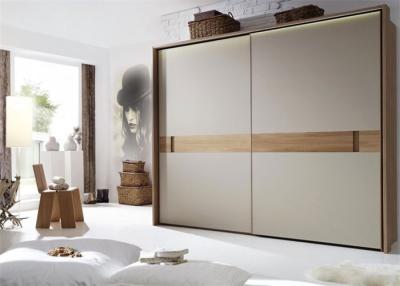 Cina Il guardaroba d'angolo bianco di Woode per la camera da letto, mobilia dell'appartamento mette il grande gabinetto del guardaroba in vendita