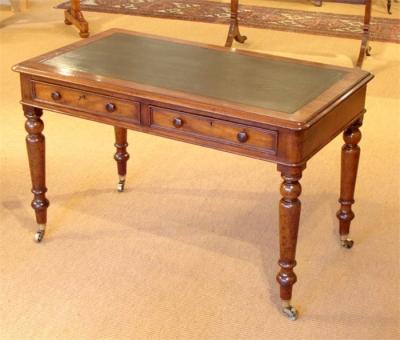 China Antique Style  Hotel Writing Desk Oak Wooden With Drawers Environment - Friendly for sale