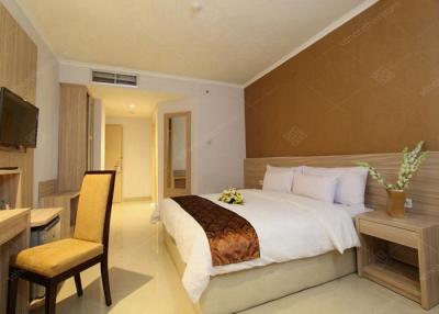 Cina Schiuma classica di lusso di alta densità di insiemi della mobilia della camera da letto dell'hotel con tessuto in vendita