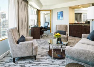 Cina La mobilia cinque stelle moderna della camera da letto dell'hotel mette il legno solido del tessuto di cuoio in vendita