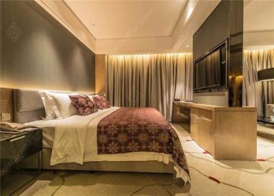 Cina Insiemi della mobilia della camera da letto dell'hotel di Holiday Inn di colore leggero con la struttura di legno solido della quercia in vendita