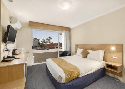 Cina La mobilia moderna standard economica della camera da letto dell'hotel mette la lacca rispettosa dell'ambiente in vendita