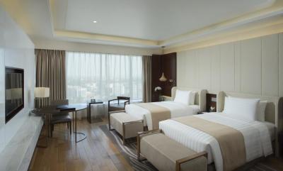 China Melamine Surface Finish Wooden Hotel Furniture For Sheaton SGS BV COC for sale