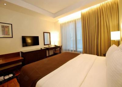 Cina Dubai Holiday Luxury Hotel Standard Design Bedroom Furniture Set With Fabric/PU/leather in vendita