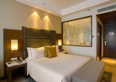 Cina Mobilia della camera da letto dell'hotel dell'impiallacciatura di legno di quercia con la mobilia dell'hotel del compensato del MDF in vendita