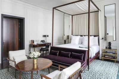 Cina Re bianco moderno Size della mobilia di Bedroomsets di colore delle serie di hotel di economia in vendita
