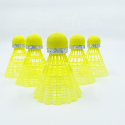 中国 賭博のナイロン多彩なプラスチック バドミントンShuttlecock 販売のため