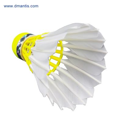 Cina La piuma d'oca di formazione muove il giallo avanti e indietro fluorescente di volano di volano della piuma 3in1 in vendita