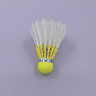 Cina L'addestramento giallo fluorescente di Cork Badminton Shuttlecock High Quality muove il volano avanti e indietro in vendita