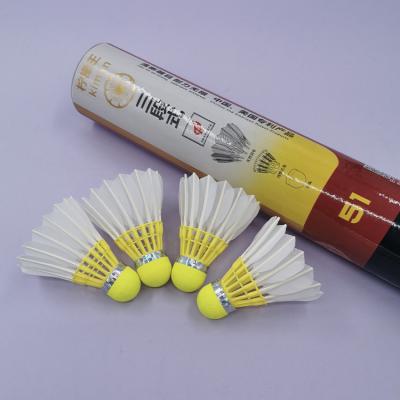 Cina L'addestramento giallo fluorescente di Cork Badminton Shuttlecock High Quality muove il volano avanti e indietro in vendita