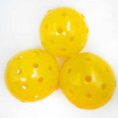 China Indoor Outdoor Pickle Ball 40 Hole Pickleball Practice Ball 74 Mm Te koop