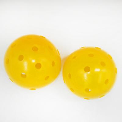 China Indoor Outdoor Pickle Ball 40 Hole Pickleball Practice Ball 74 Mm Te koop