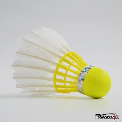 Cina 3 in 1 fornitura di fabbrica classe una piuma d'oca Shuttlecock giallo colore più resistente stabile Dmantis D51 in vendita