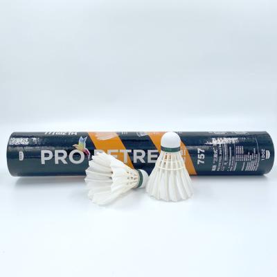 Китай 12 штук Pro Petrel 757 3 в 1 тренировочные шаттлкоки Гусиные перья птицы натуральные птицы продается