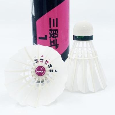 China Stable Durable Factory Price Hybrid Shuttles with 3in1 Structure White Color Wholesale Feather Badminton Te koop