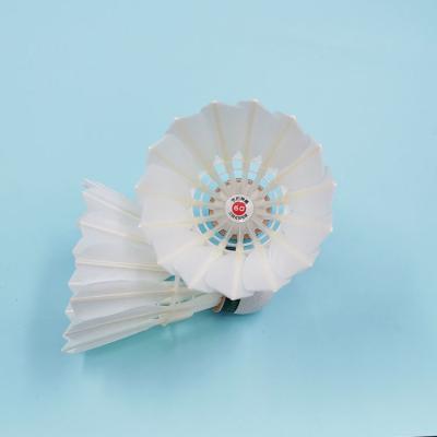 中国 Natural Feather High Quality Shuttlecocks High Durability Professional Badminton Shuttlecocks 販売のため