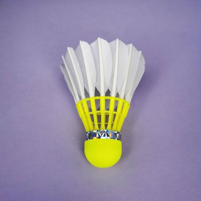China Feather 3in1 Products Professional Badminton Shuttlecock Easy to See Durable Stable Hybrid Shuttlecocks à venda
