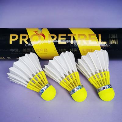 China Feather 3in1 Products Professional Badminton Shuttlecock Easy to See Durable Stable Hybrid Shuttlecocks à venda