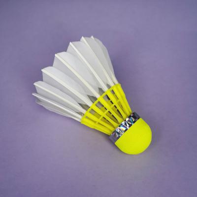 China Feather 3in1 Products Professional Badminton Shuttlecock Easy to See Durable Stable Hybrid Shuttlecocks à venda