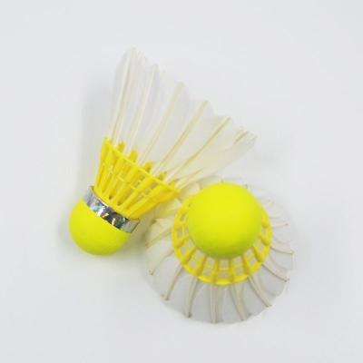Cina Hot Sale Most Durable and Stable D51 Goose Feather Badminton Shuttlecock in vendita
